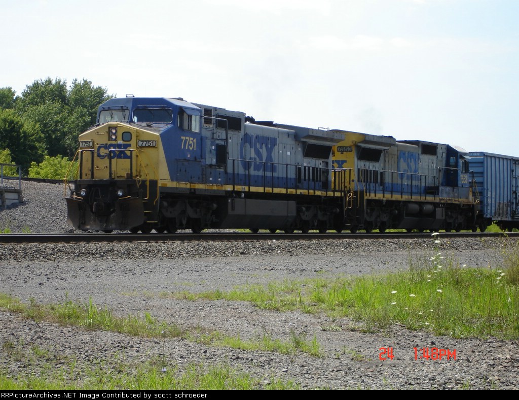 CSX 7751 & CSX 7553 back onto there train WB